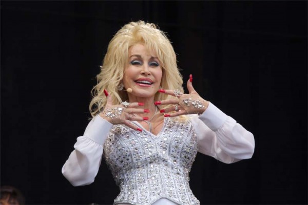 Dolly Parton's Glastonbury performance draws over 180,000